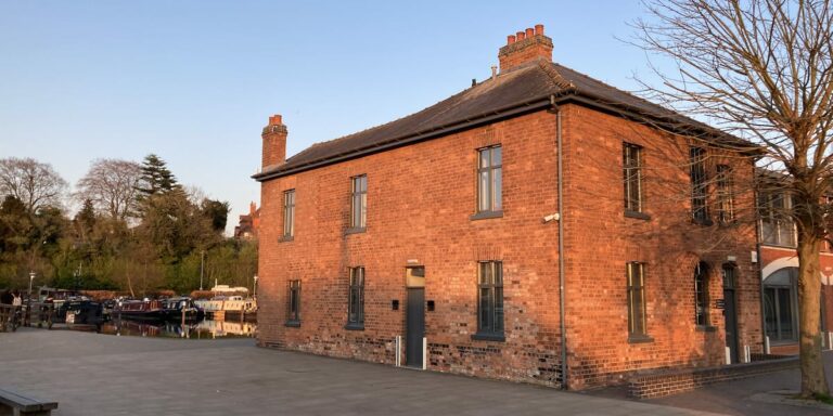 Visit Diglis Basin and Dock - Discover its history