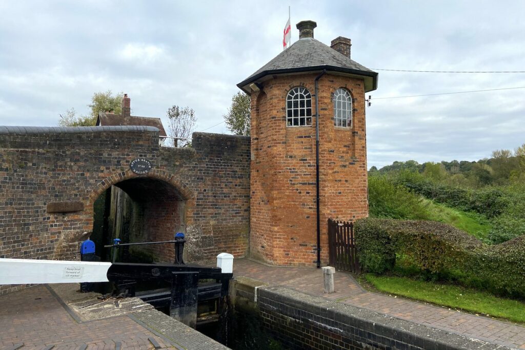 Visit Bratch Locks - Discover its history & architecture