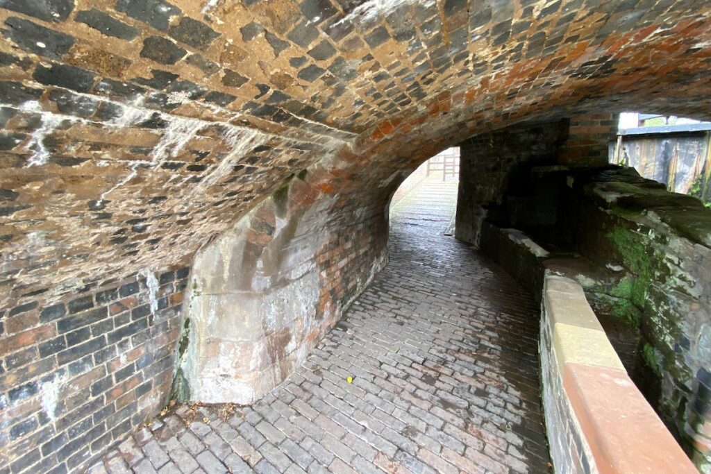 Visit Bratch Locks - Discover its history & architecture