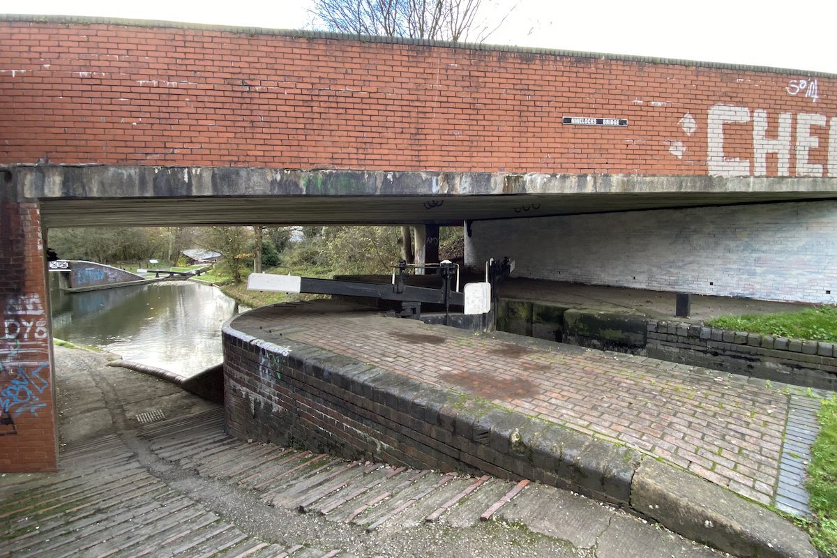Visit the Delph Locks - Discover its history
